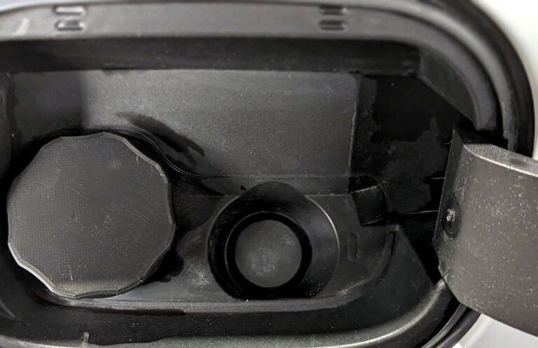 Gas Cap Won't Click: Troubleshooting and Fixing Tips
